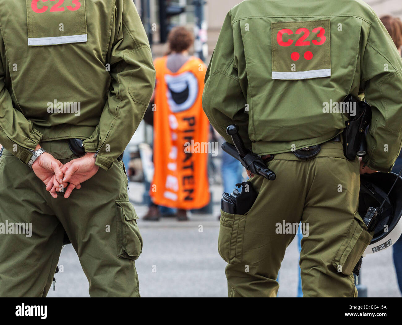 Police guarding security guard man male hi-res stock photography and ...