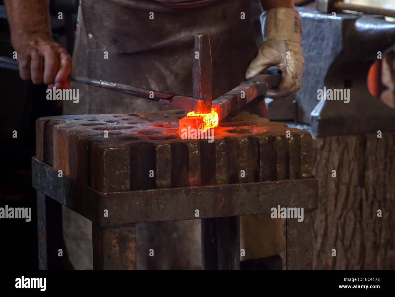 Fire ritual hard hi-res stock photography and images - Alamy