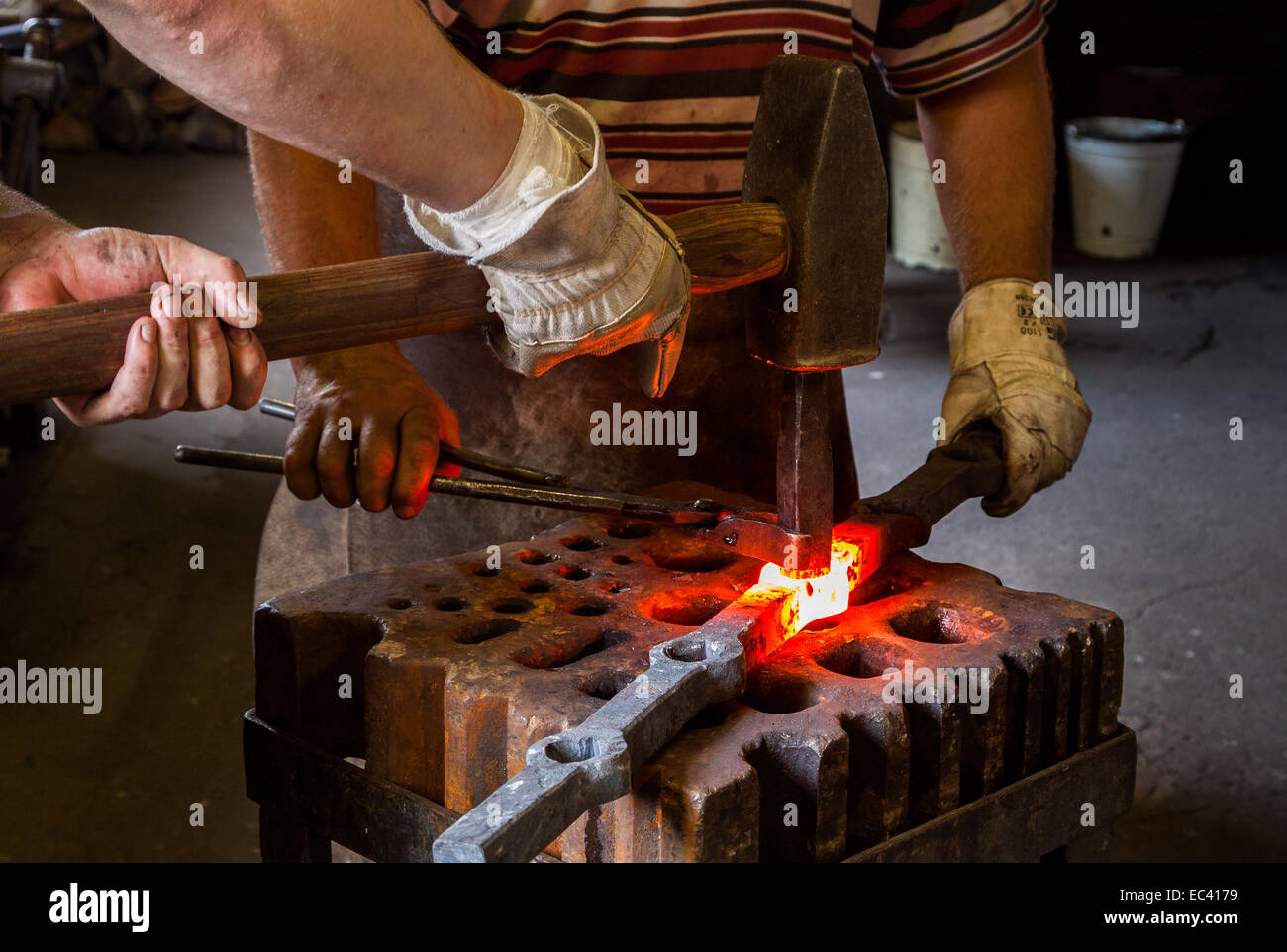 Handscraft hi-res stock photography and images - Alamy