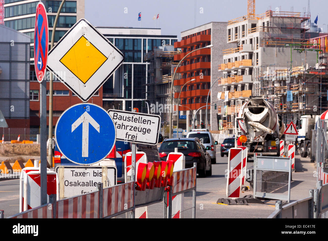 Construction site directional signs hi-res stock photography and images ...