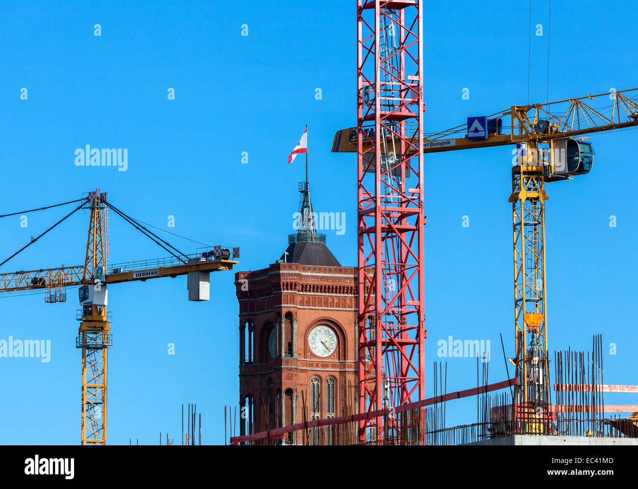 Construction site clock hi-res stock photography and images - Alamy