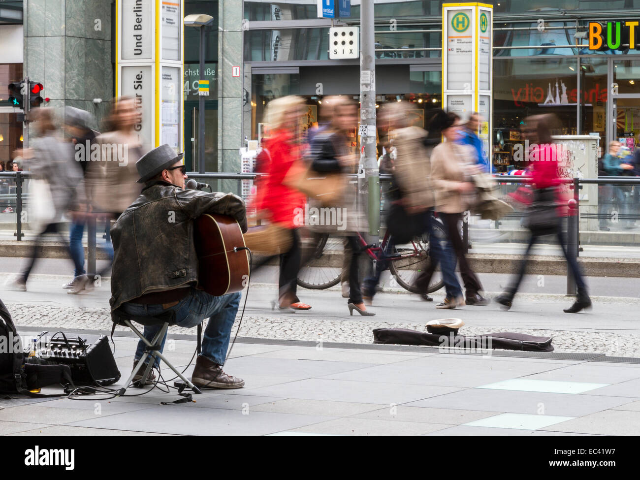 Musican hi-res stock photography and images - Alamy