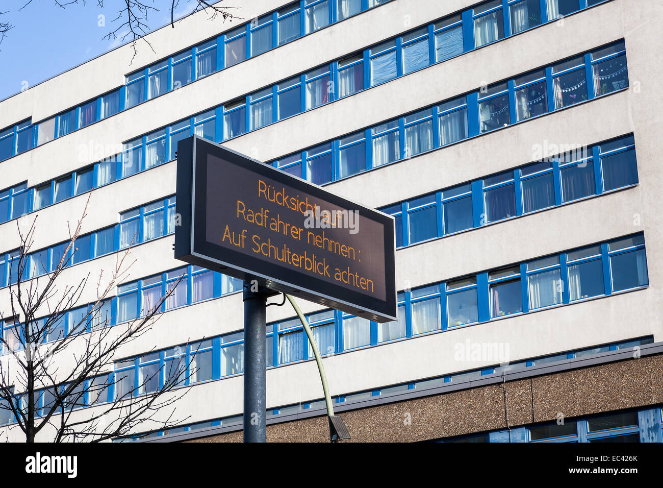 Illuminated traffic flow sign hi-res stock photography and images - Alamy