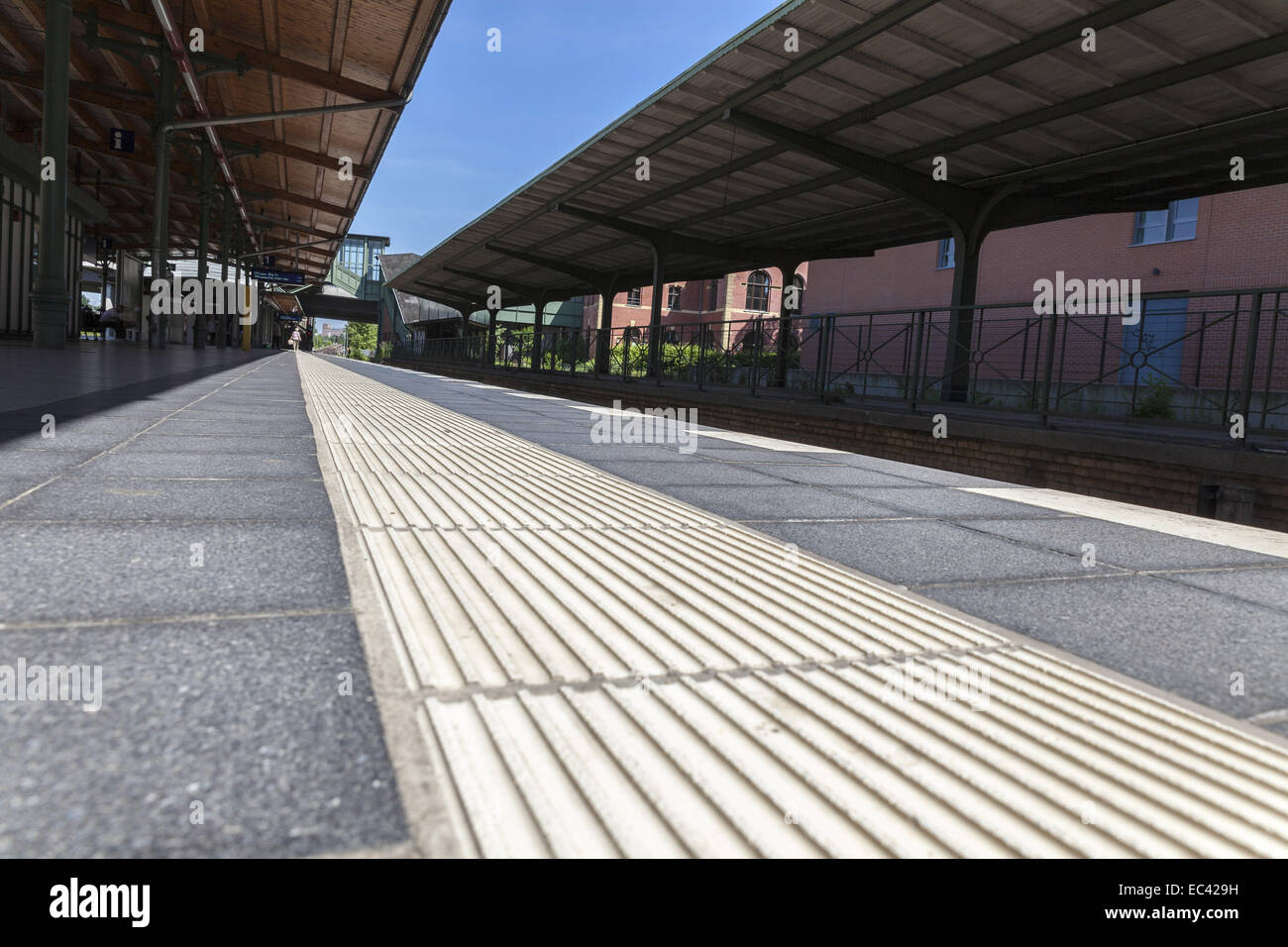 Firm platform hi-res stock photography and images - Alamy