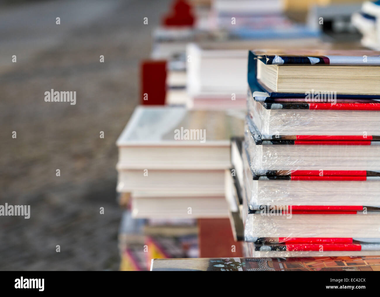 Books of scientific reference hi-res stock photography and images - Alamy