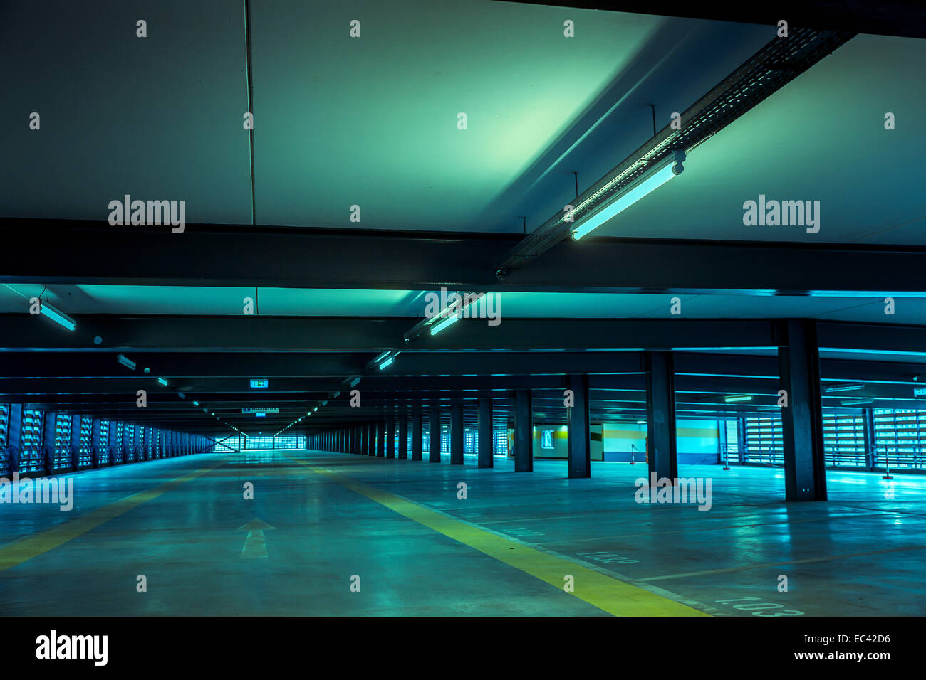empty parking garage Stock Photo - Alamy