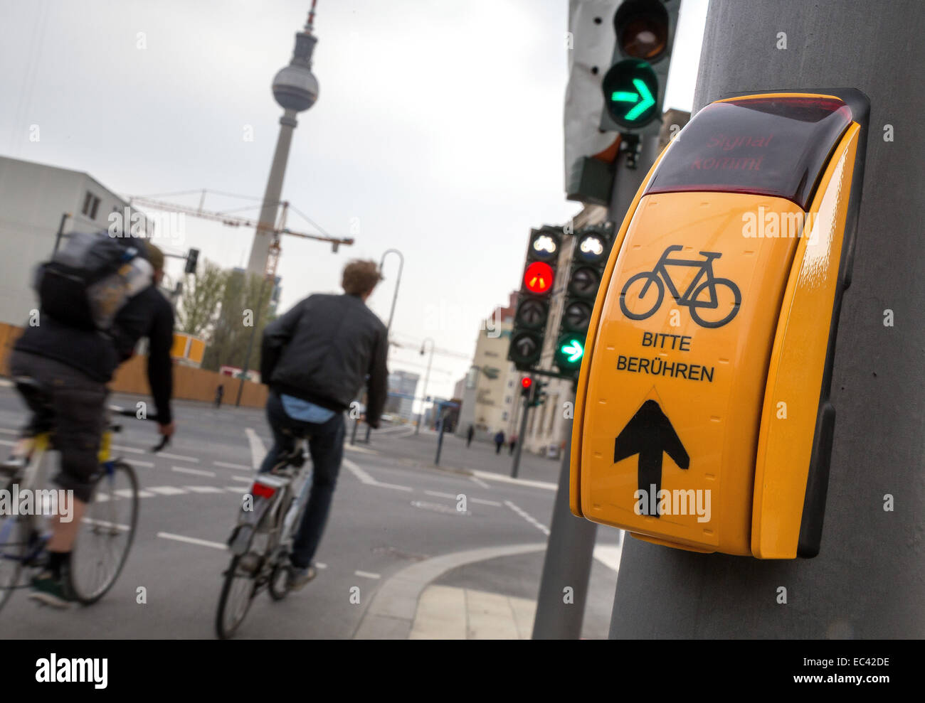 Mobile traffic light signs hi-res stock photography and images - Alamy