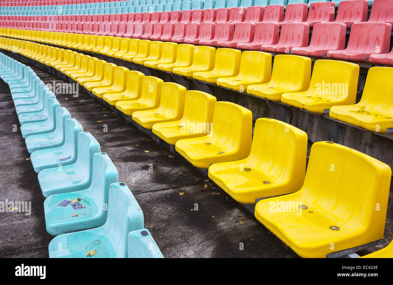 Stadium yellow and white seats hi-res stock photography and images - Alamy