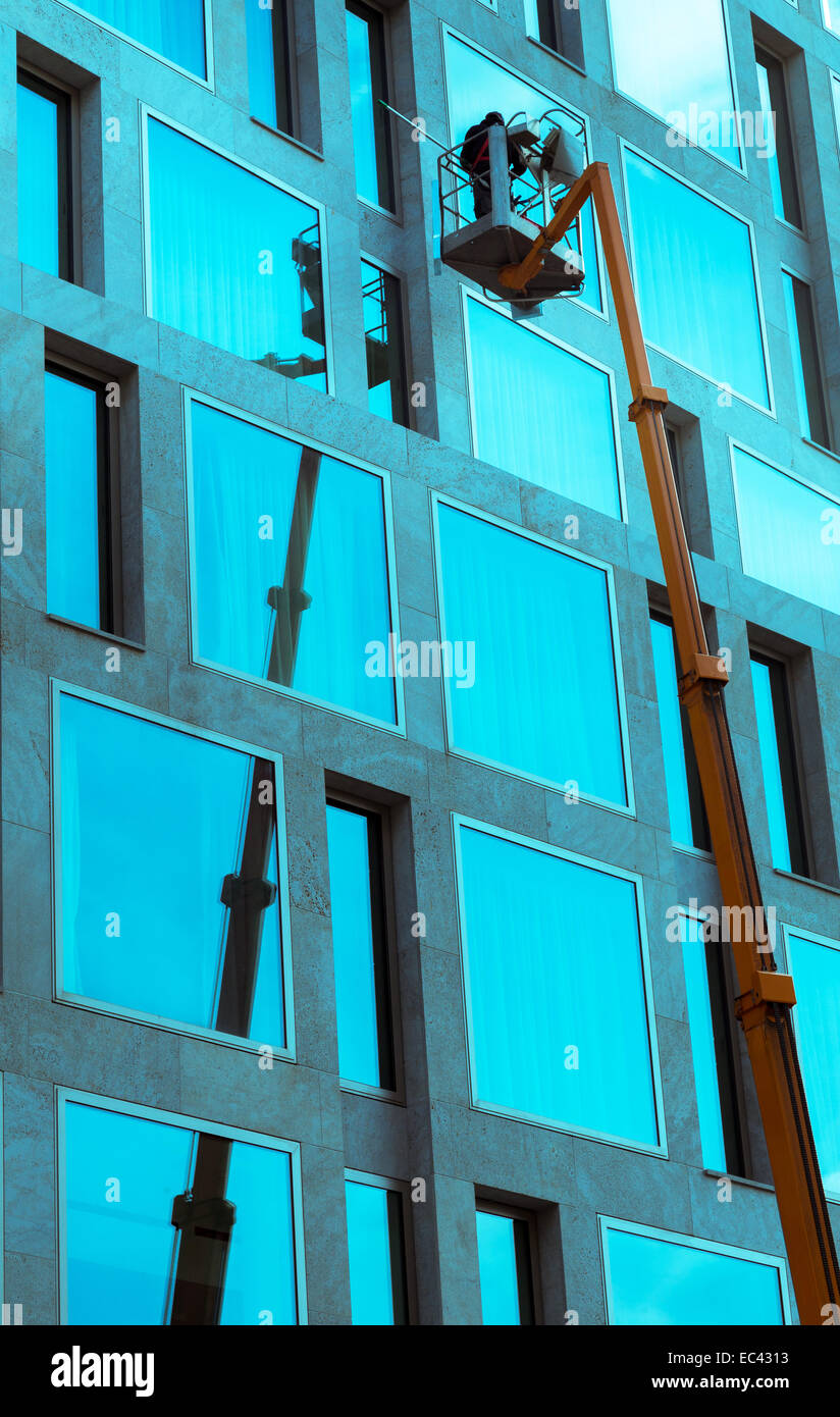 Cleaner cleaning office night hi-res stock photography and images - Alamy