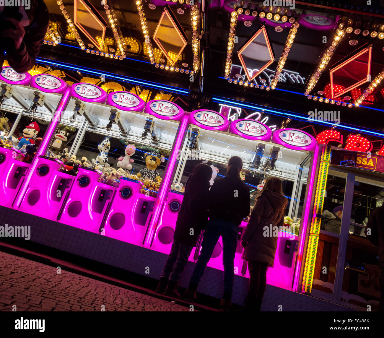 Party bustle hi-res stock photography and images - Alamy