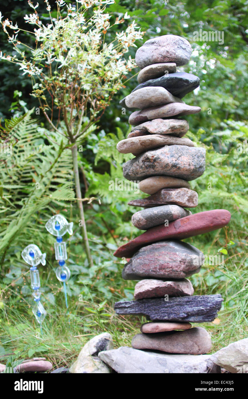 Balance objects hi-res stock photography and images - Alamy