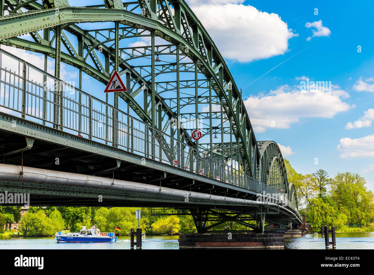 Rivet construction hi-res stock photography and images - Alamy