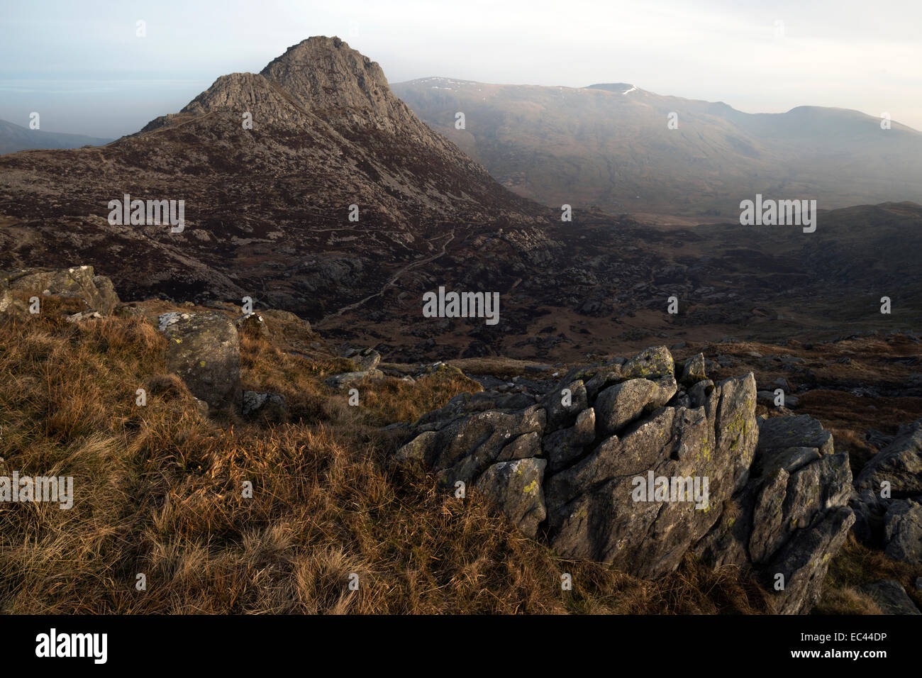 Tryfan and Bwlch Tryfan at dawn, Glyderau range, Snowdonia National ...