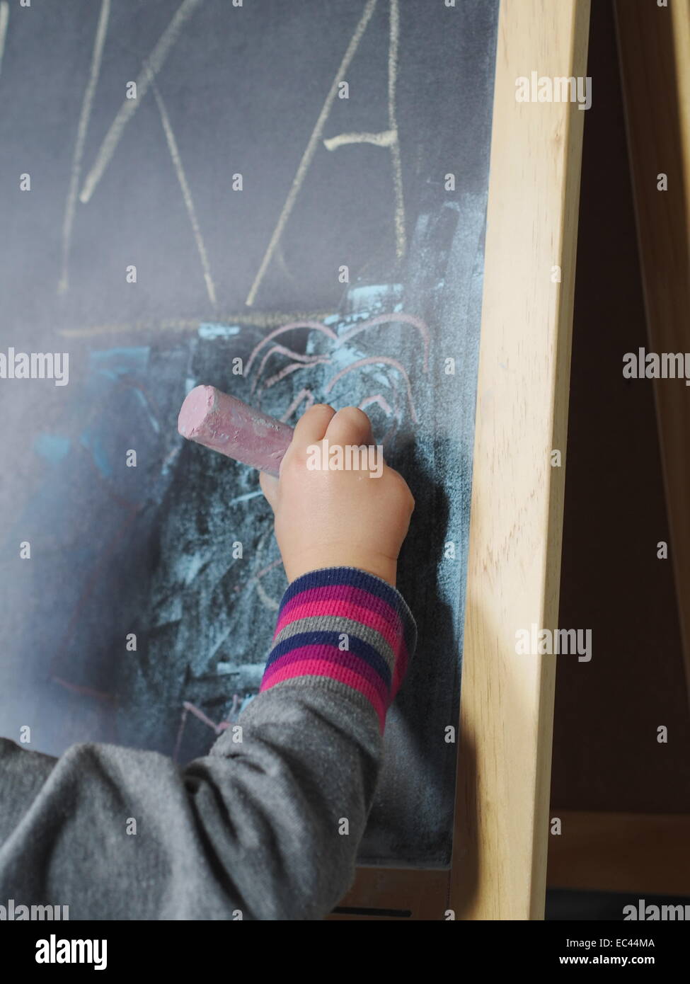 Kids hand holding white chalk hi-res stock photography and images - Alamy