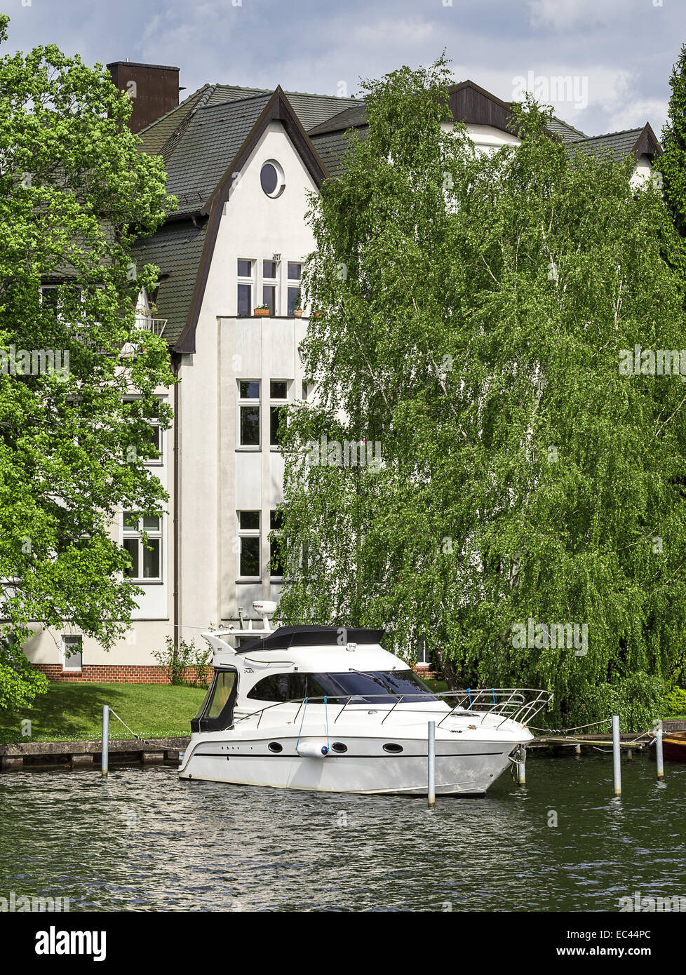 Life and Living by the Lake Stock Photo - Alamy