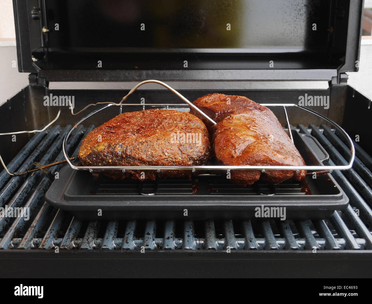 preparing raw beef chuck roast Stock Photo - Alamy