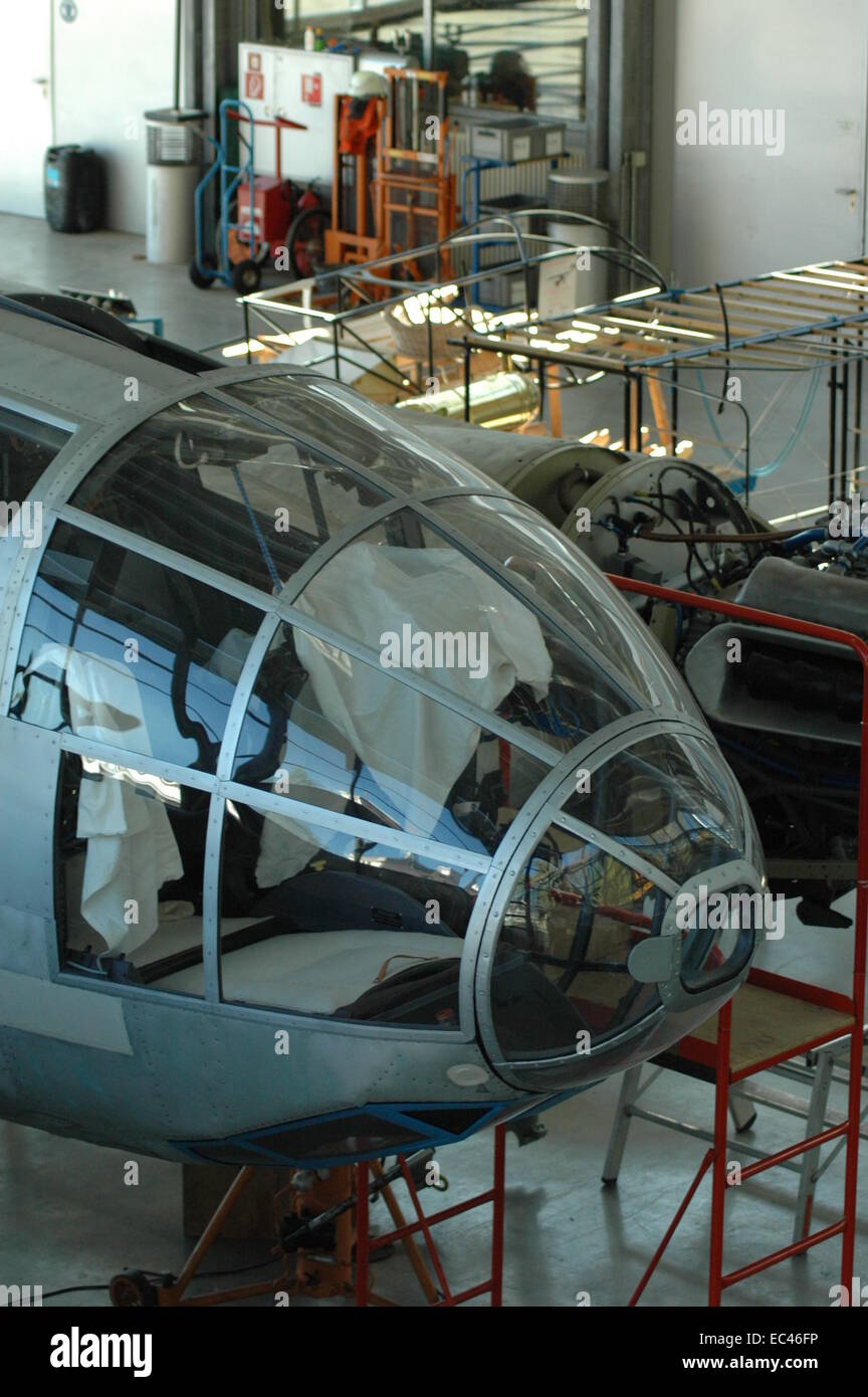 Construction of airplanes hi-res stock photography and images - Alamy