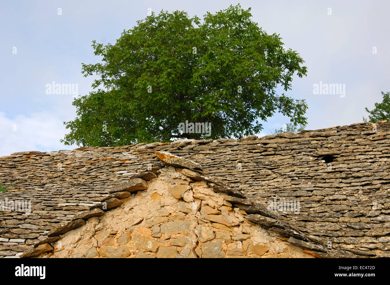 Natural stone roof of the semitroglodyte wine cellars Entre deux Monts ...
