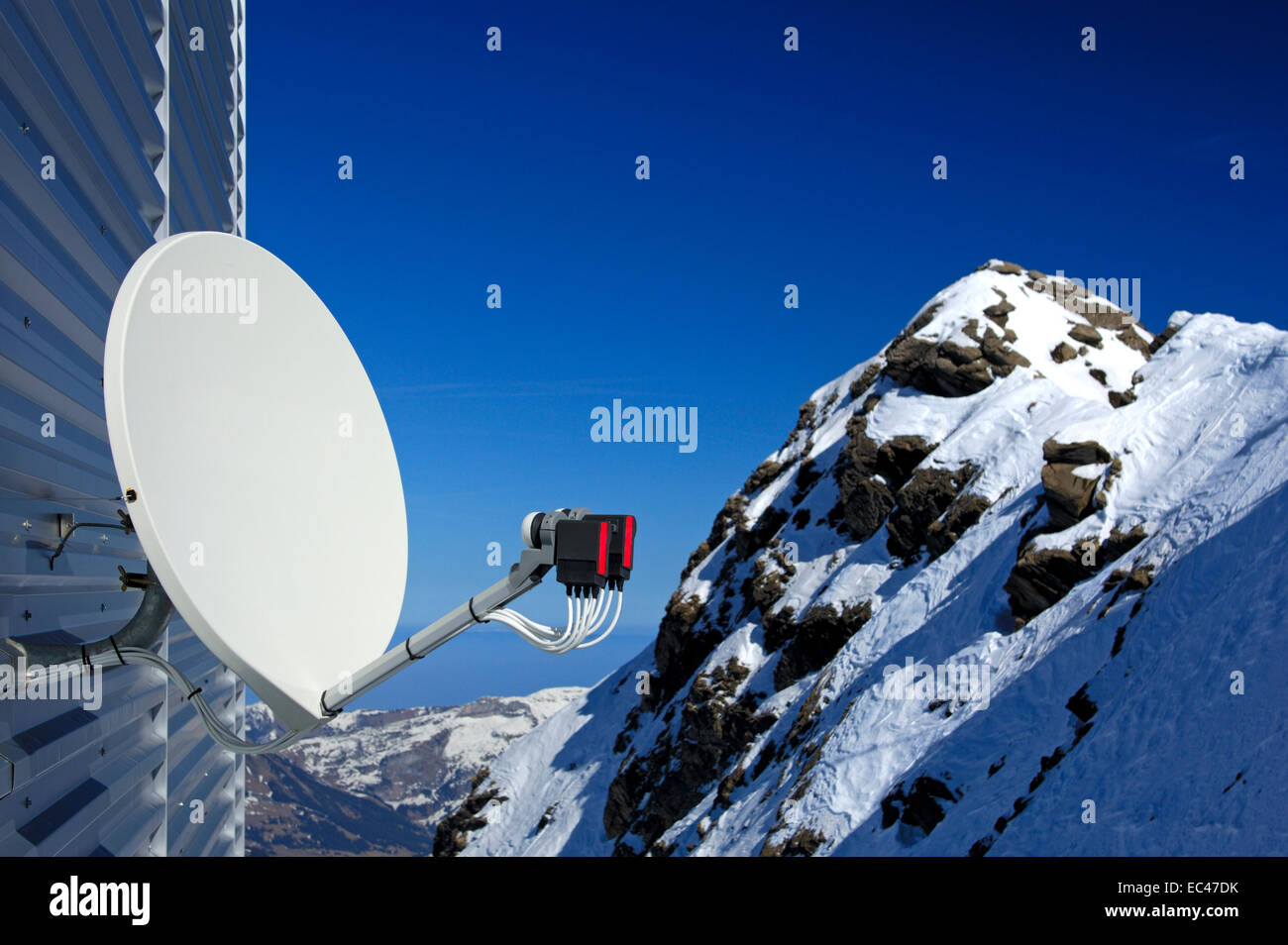 Parabolic reflector antenna hi-res stock photography and images - Alamy