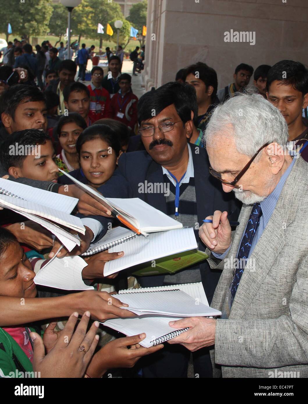 Nobel Laureate awardee, Robert Curl interacts with the students during ...