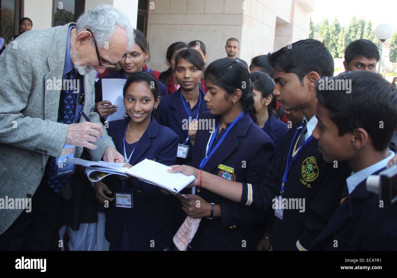 Nobel Laureate awardee, Robert Curl interacts with the students during ...