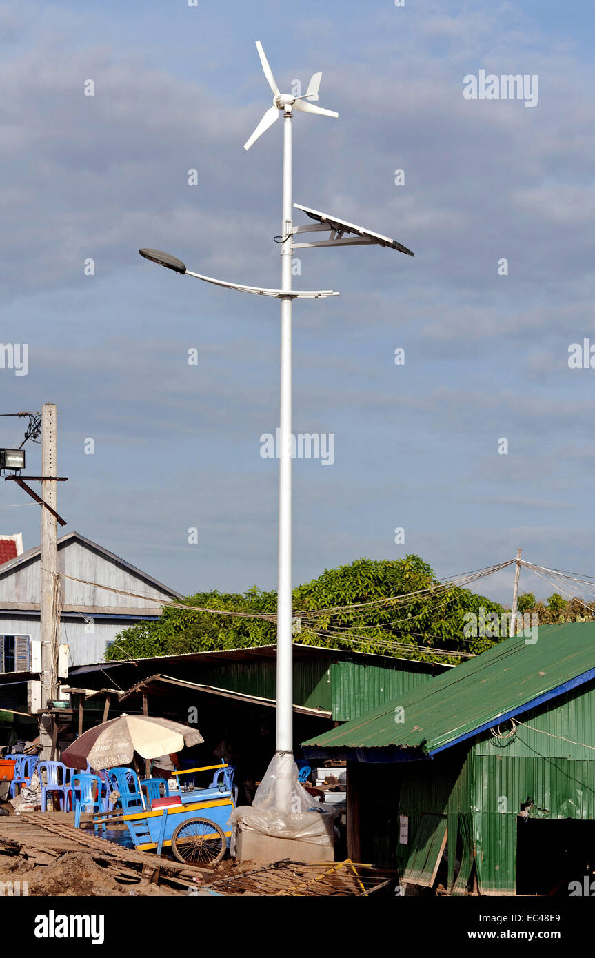 New solar and wind hybrid street light, Areyskat village, Phnom Penh ...
