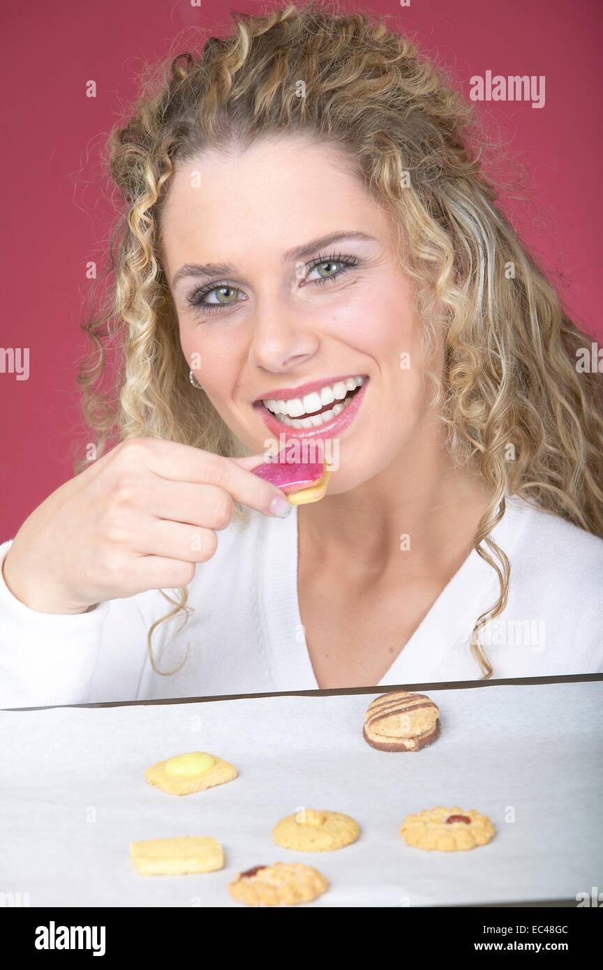 Woman baking Cookies Stock Photo - Alamy