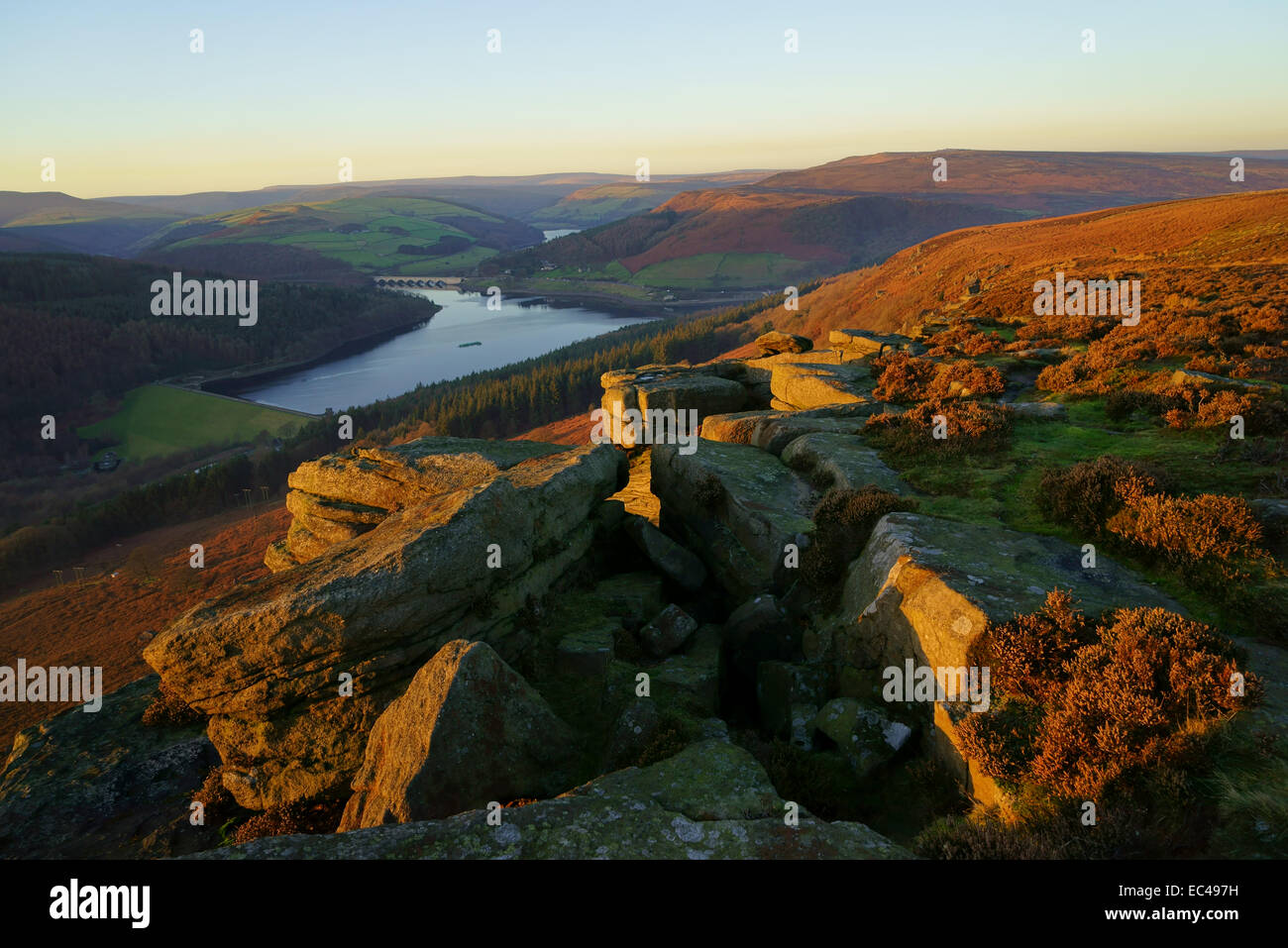 The views from Bamford Edge in the Peak District National Park ...