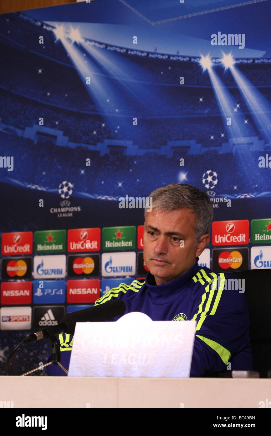 Chelsea coach jose mourinho hi-res stock photography and images - Alamy