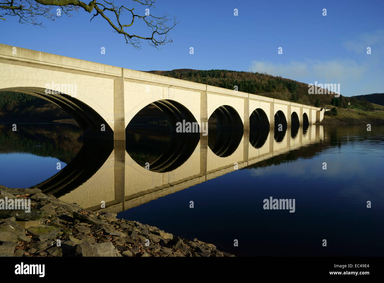 Ashopton viaduct that spans the A57 scross the mouth of the Derwent ...