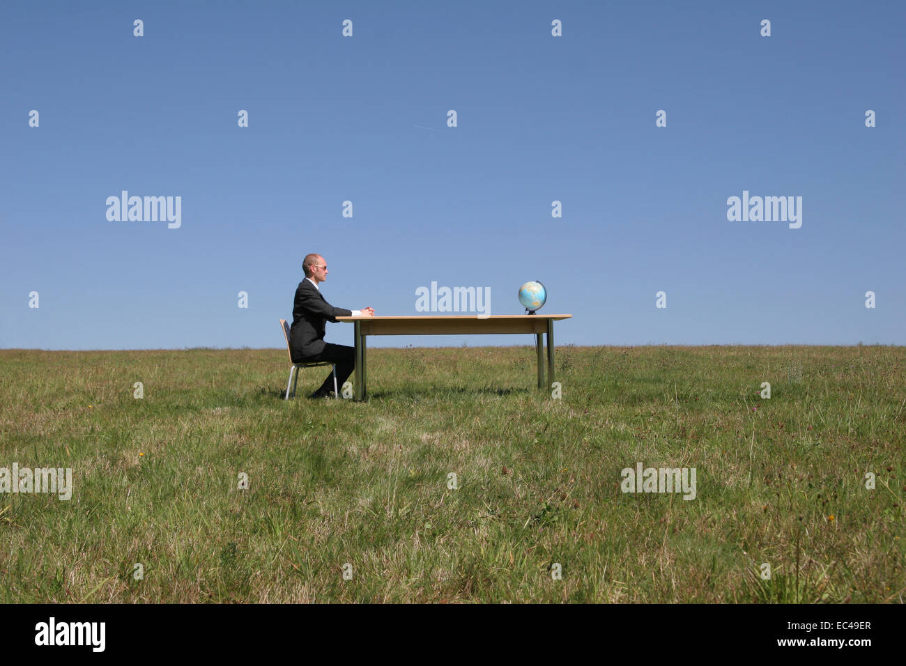 Human movement world map hi-res stock photography and images - Alamy