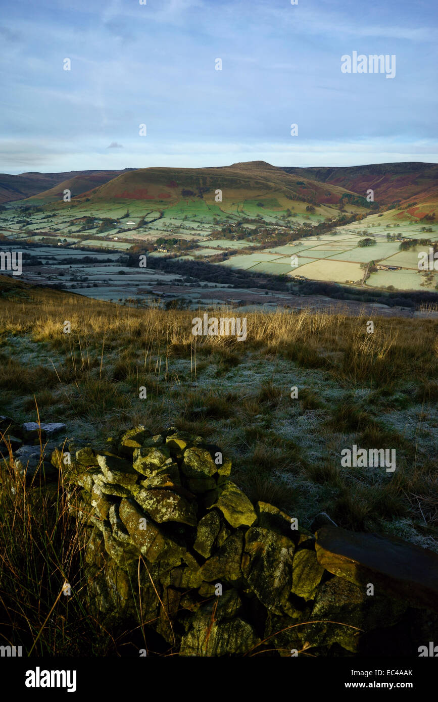 Views from the Great Ridge looking onto the Edale Valley in the Paek ...