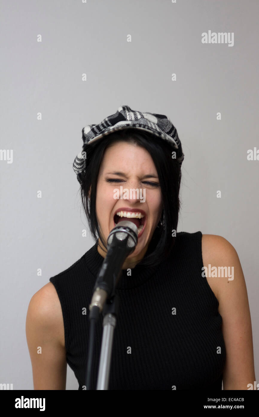 Dark haired singer hi-res stock photography and images - Alamy