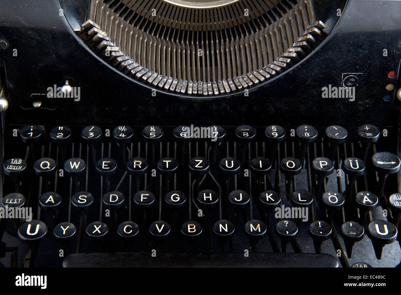Antique Dusty Typewriter Stock Photo - Alamy