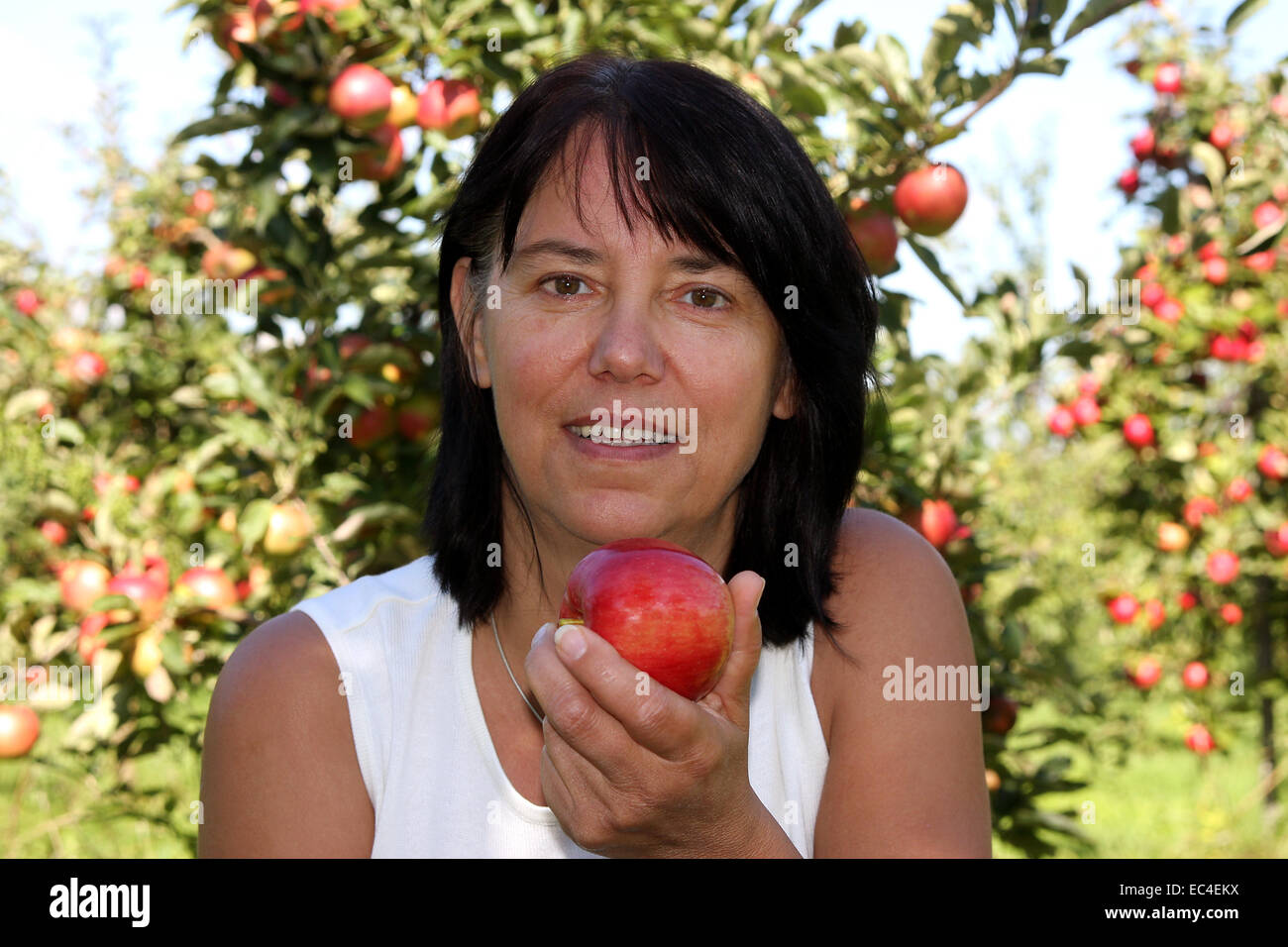 woman eat apple Stock Photo - Alamy