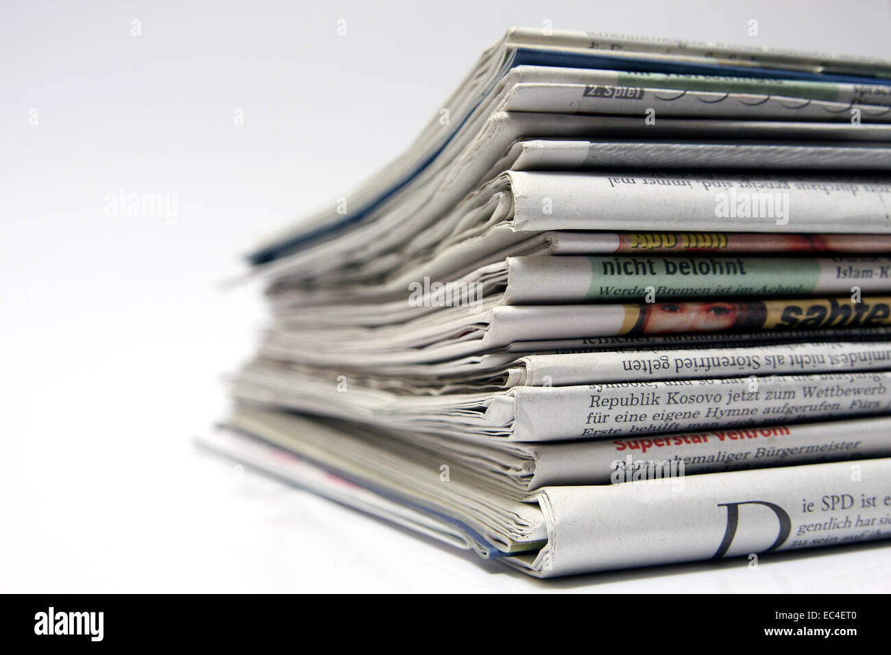 Broadsheet newspapers hi-res stock photography and images - Alamy