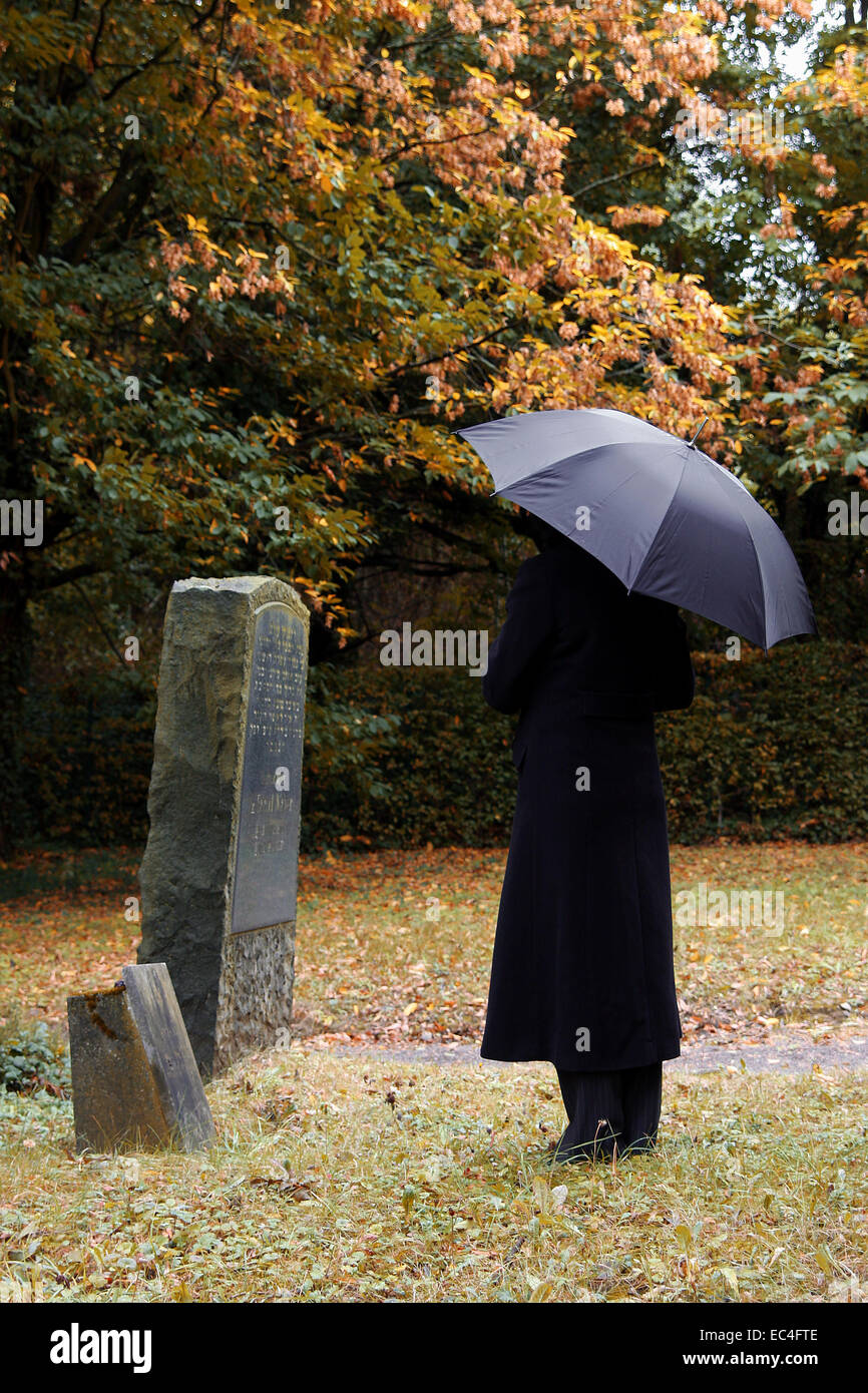 Umbrella mourning hi-res stock photography and images - Alamy