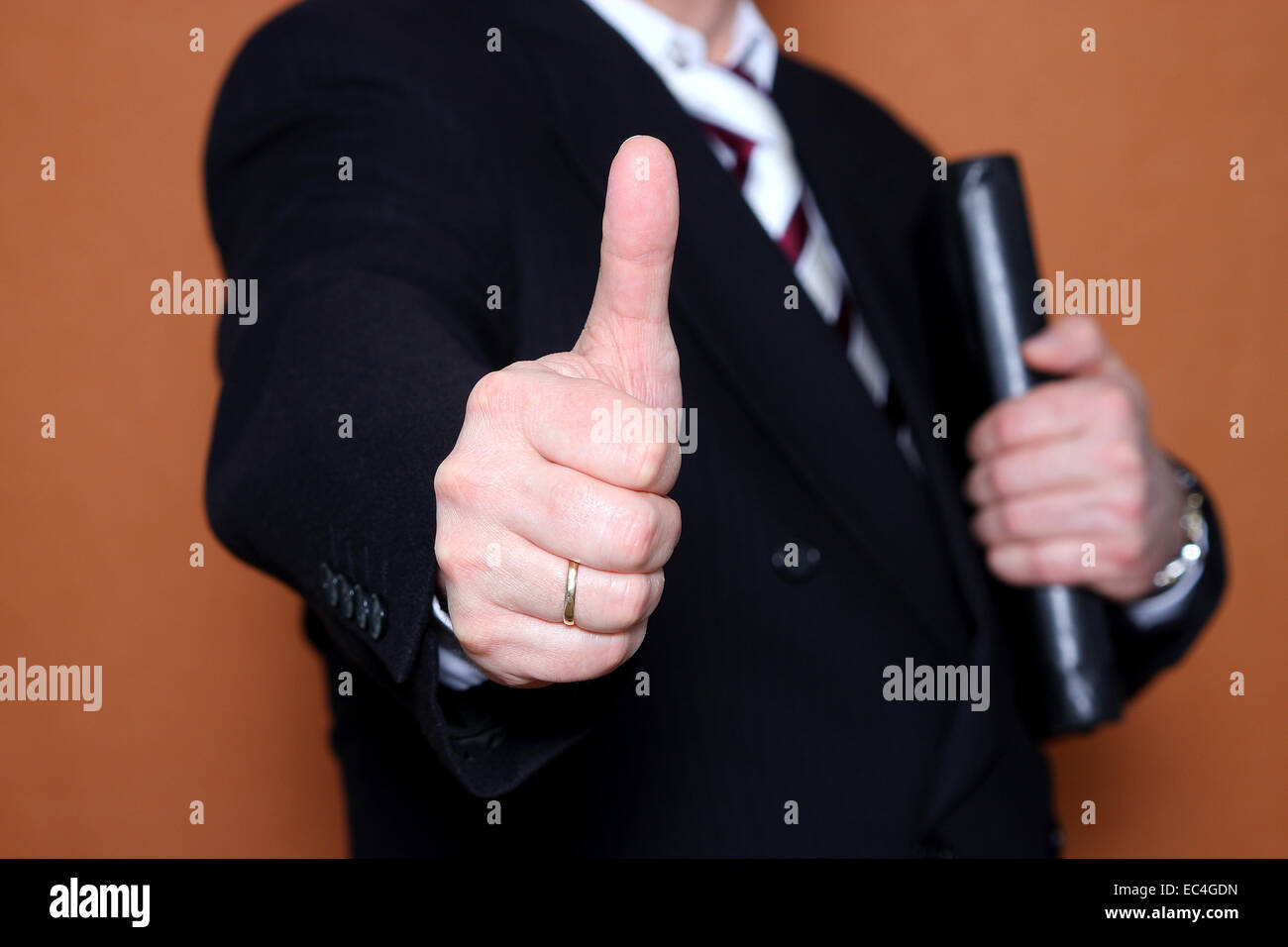 Thumb signs hi-res stock photography and images - Alamy
