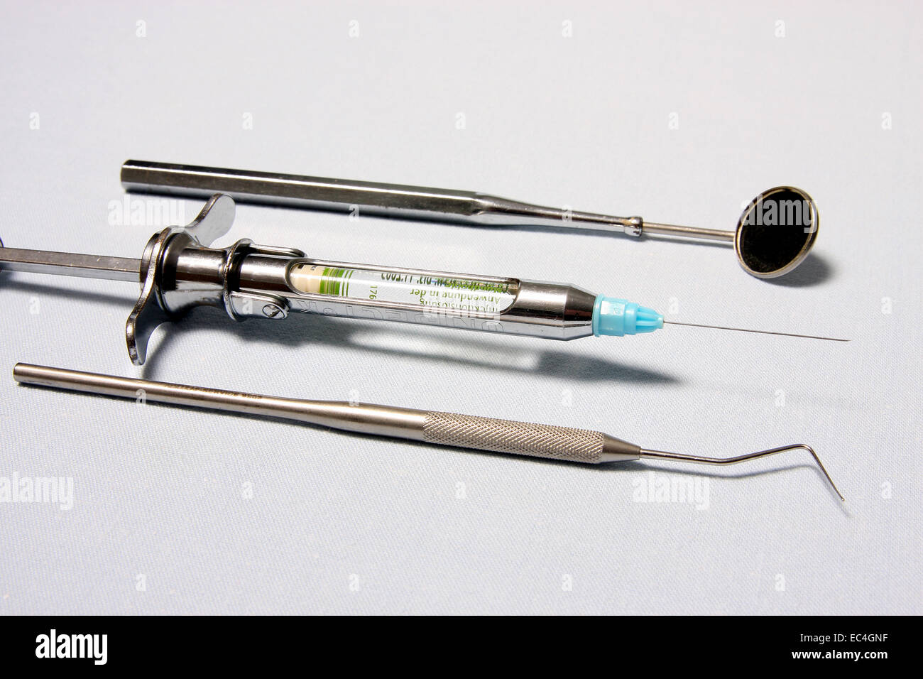 Dentists instruments hi-res stock photography and images - Alamy