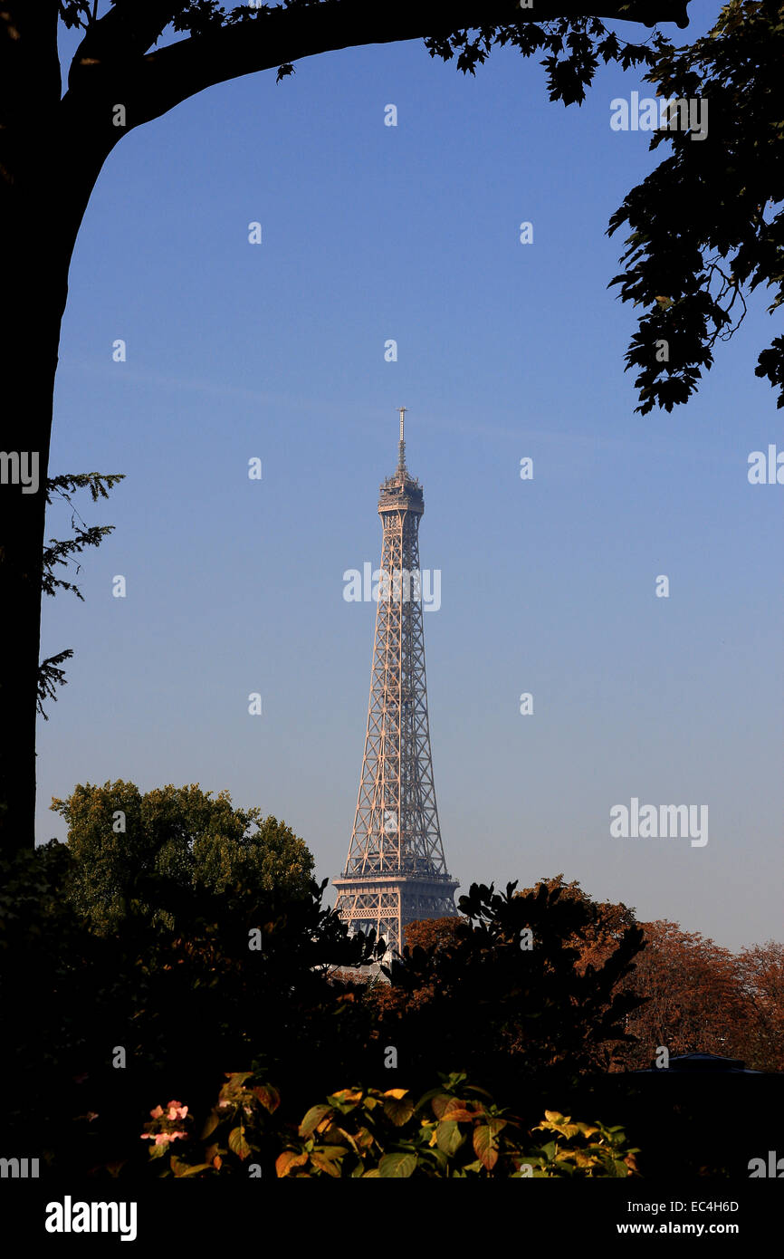 Paris eiffel tower tour eiffel steel rivets hi-res stock photography ...