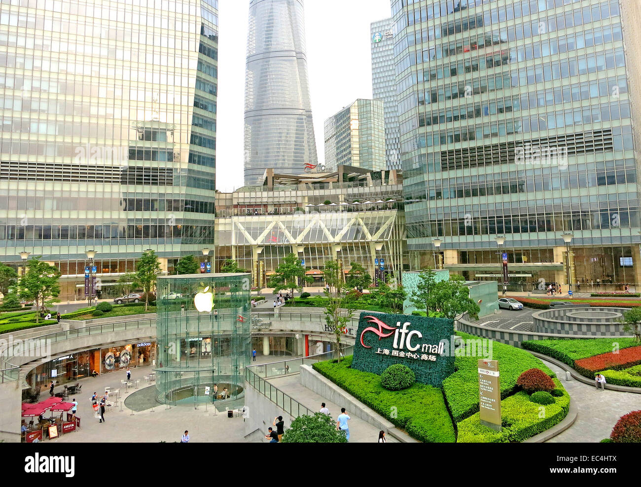 IFC Mall Apple boutique Shanghai China Stock Photo - Alamy