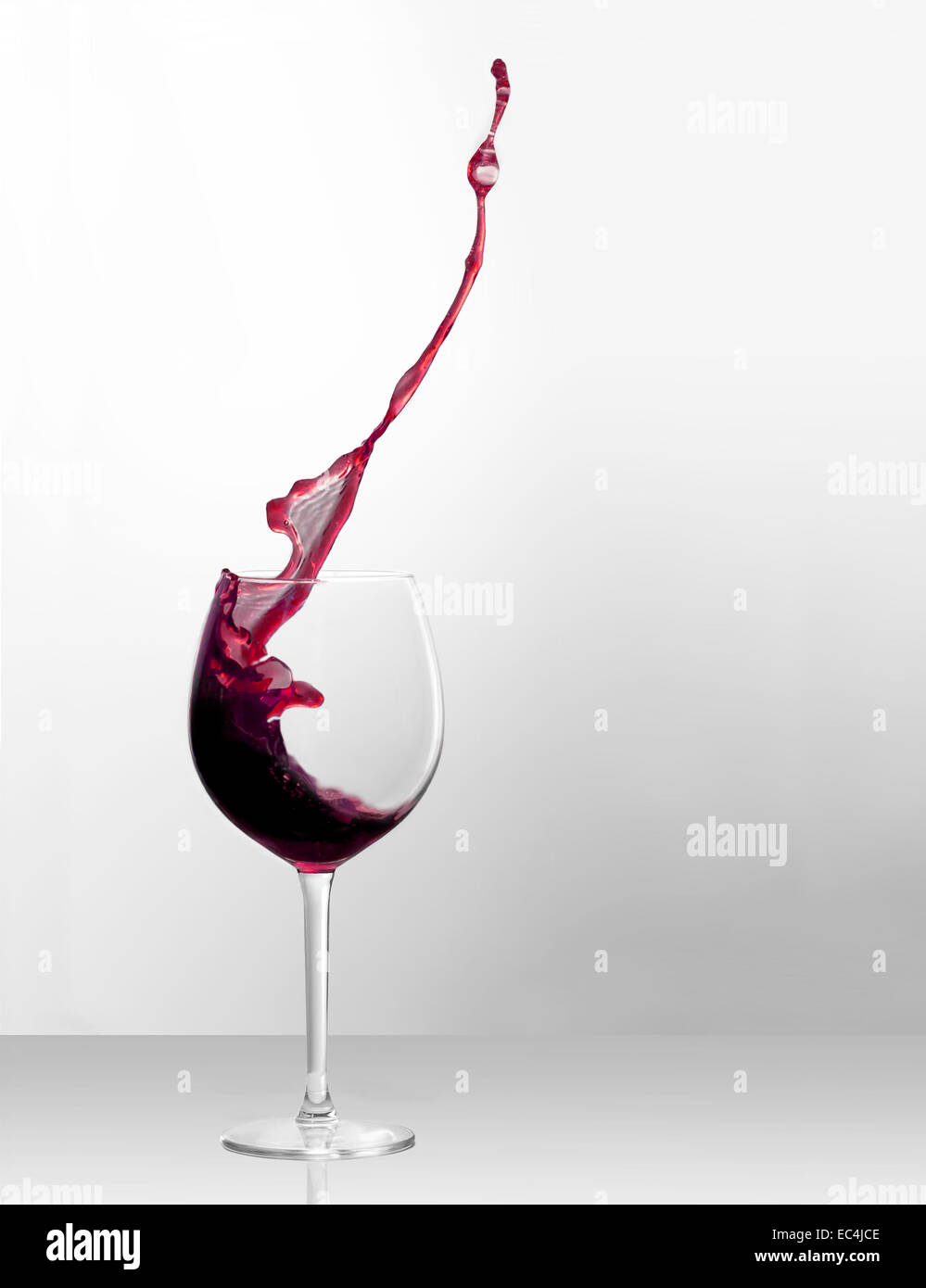 Red wine splashing out glass hi-res stock photography and images - Alamy