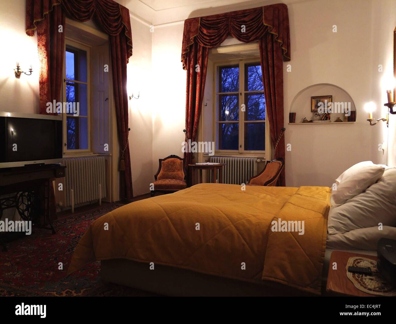 Castle Hotel HÃ©dervÃ¡r Countess room Stock Photo - Alamy