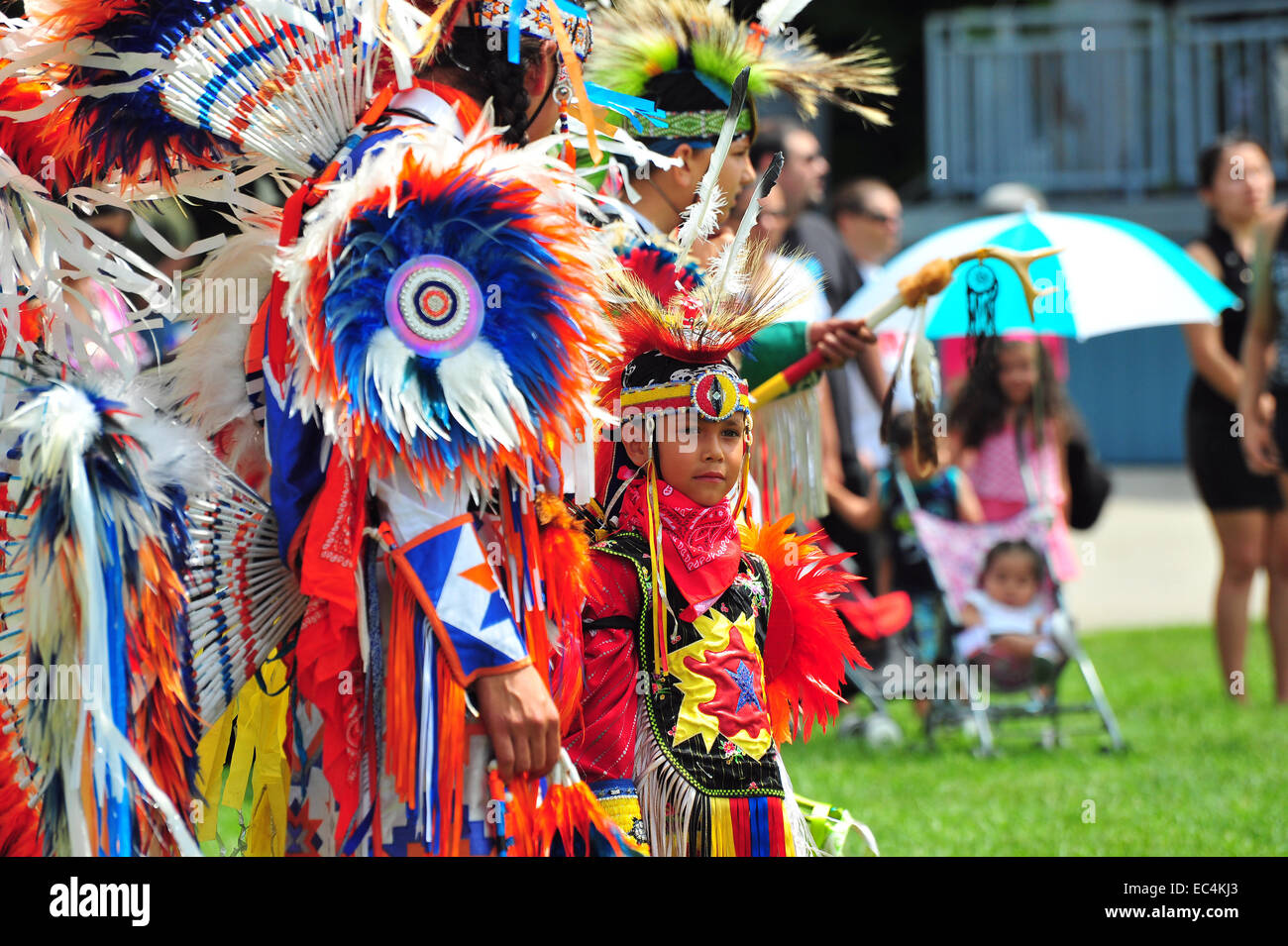 Native canadian boy hi-res stock photography and images - Alamy