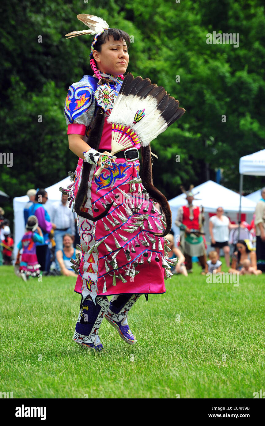 Aboriginal canadian lady hi-res stock photography and images - Alamy