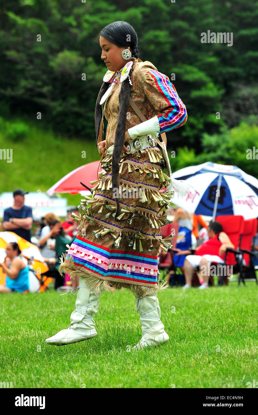 Jingle dress dance hi-res stock photography and images - Alamy