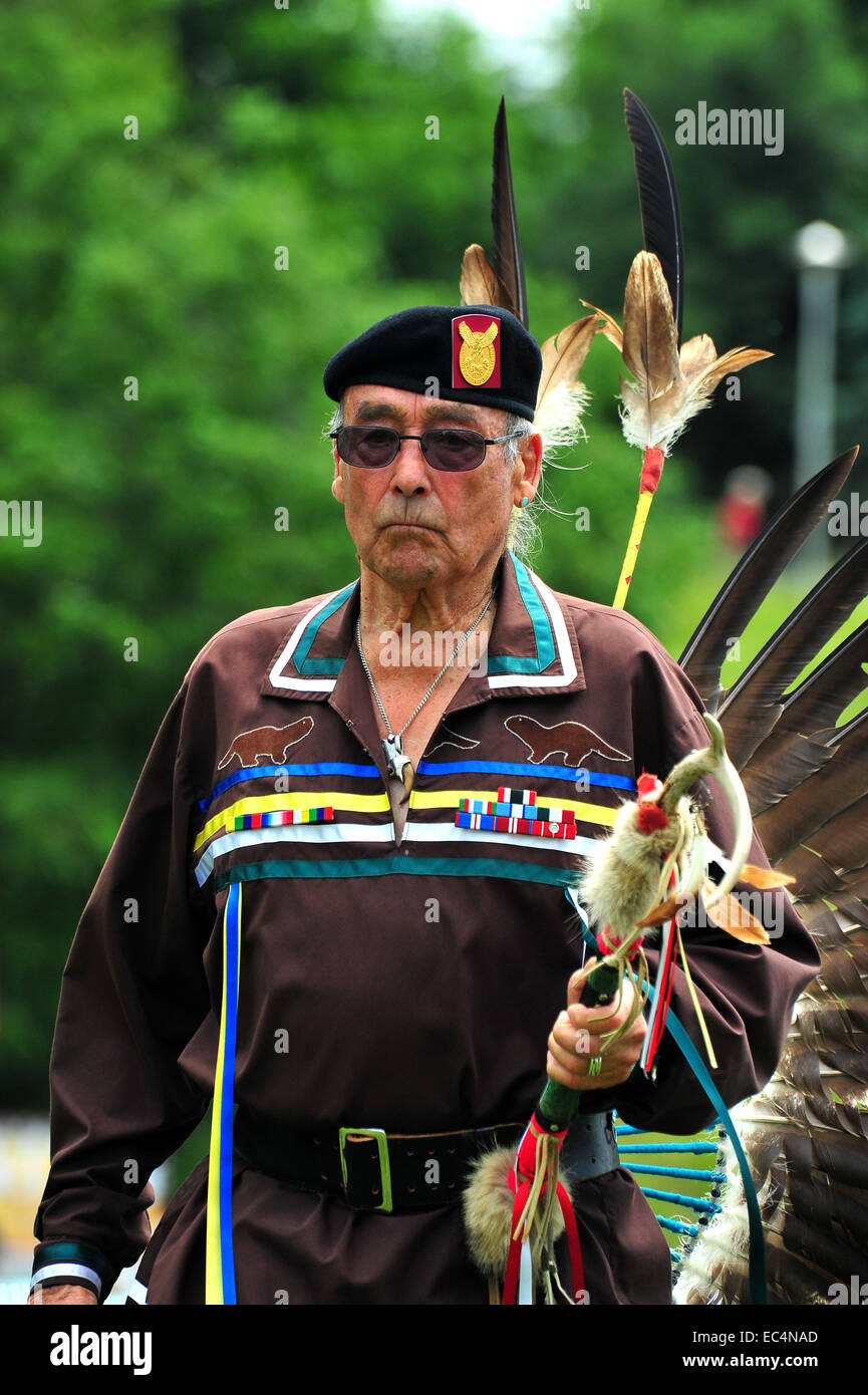 Old indigenous canadian veteran hi-res stock photography and images - Alamy