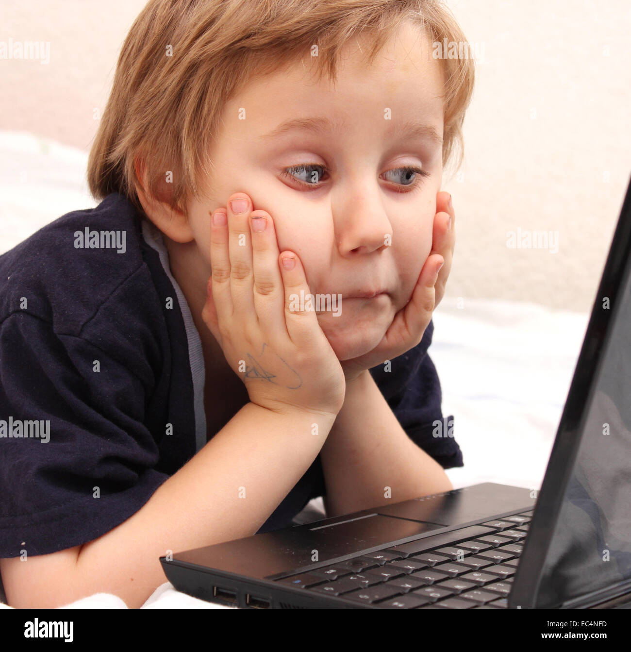 Learn to surf children hi-res stock photography and images - Alamy