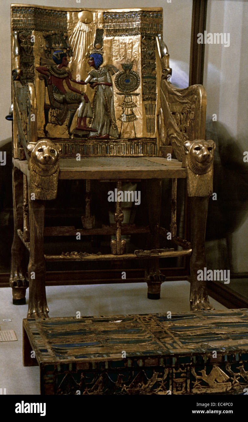 Gold throne hi-res stock photography and images - Alamy Gold throne hi-res stock photography and images - Alamy