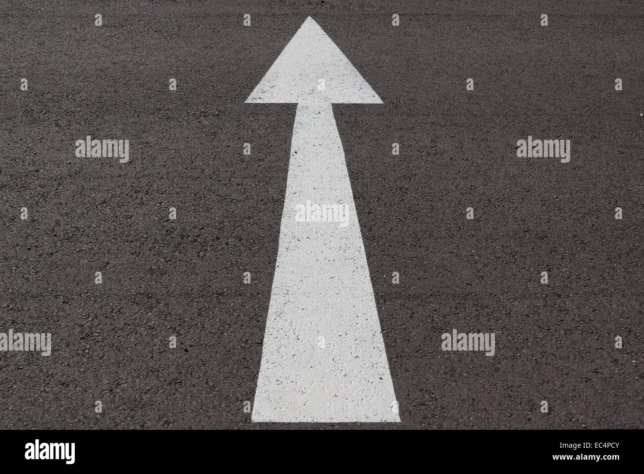 Road marking arrow on asphalt Stock Photo - Alamy
